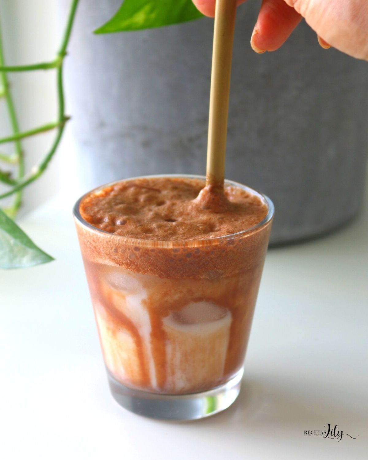 Delicioso Dalgona Chocolate latte - Recetas Lily