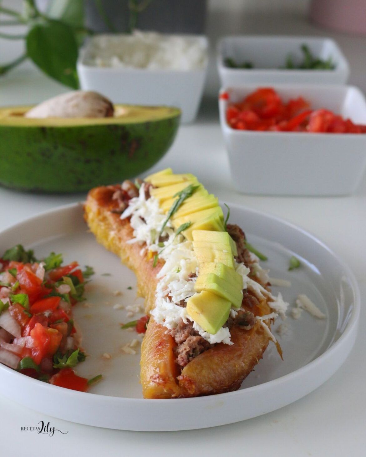 Plátano relleno con carne y queso - Recetas Lily
